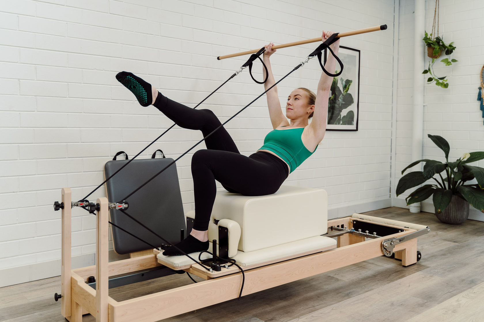Yoga & Pilates Gondola Pole – LOPE Pilates Equipment